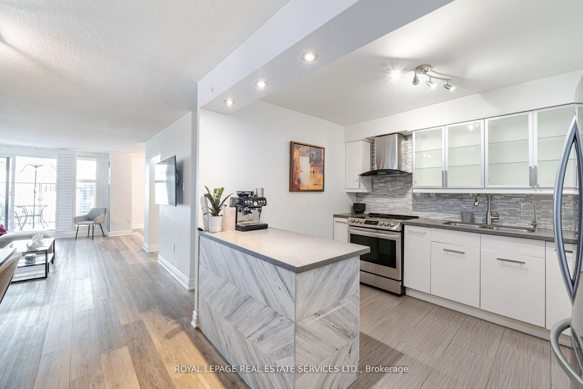 106 - 2 Valhalla Inn Rd, Etobicoke, Ontario M9B6C3 Sold History ...