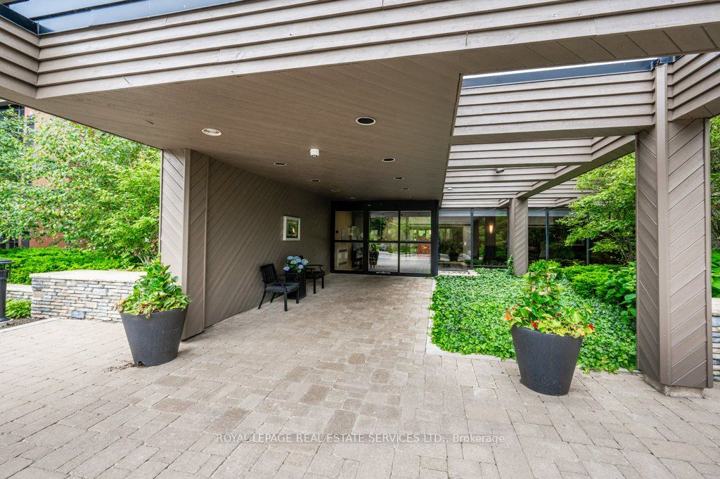 809 - 1400 Dixie Rd, Mississauga, Ontario L5E3E1 For Sale | HouseSigma